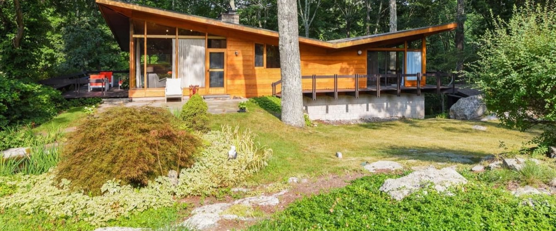 Exploring the Unique Features of Butterfly Roofs